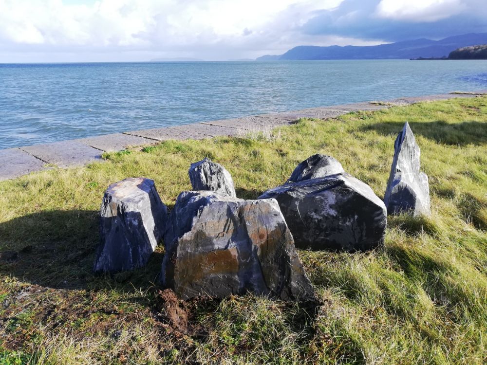 Slate Monoliths for Stunning Gardens – Decorative Aggregates